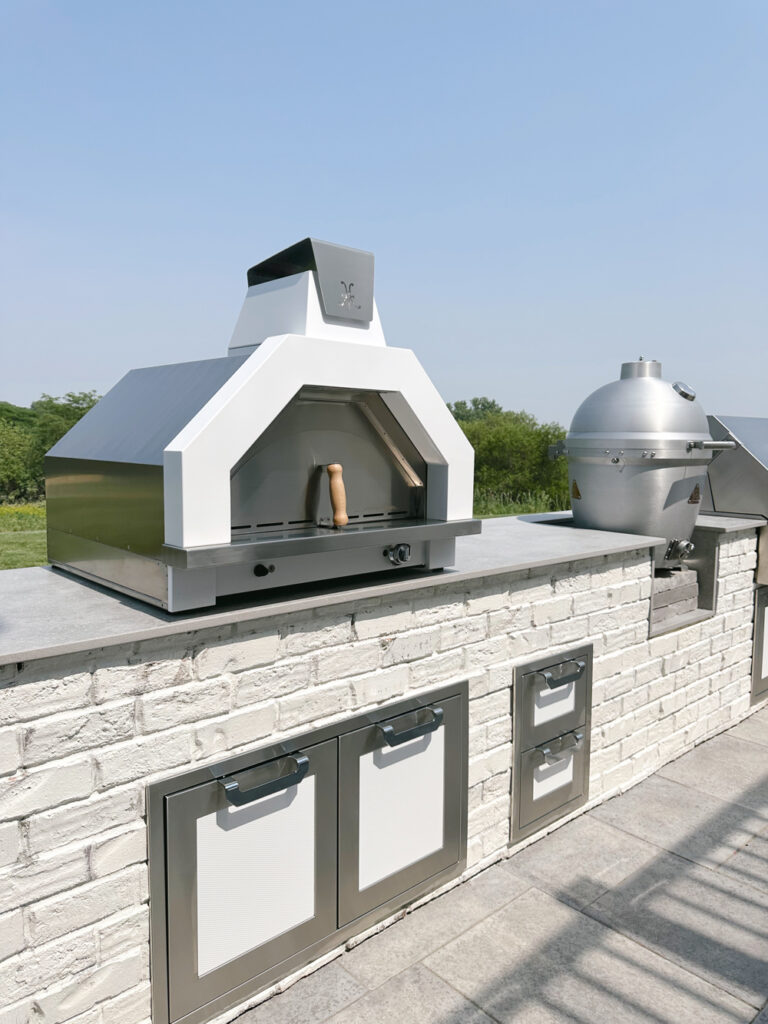 OUTDOOR KITCHEN